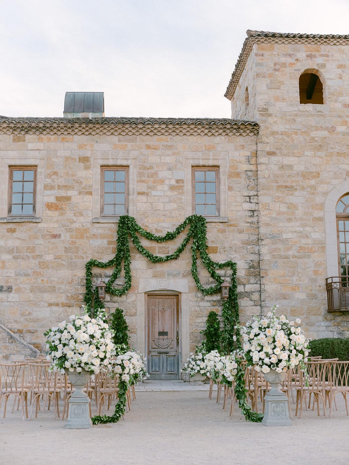 8 Outdoor Wedding Ceremony Styles - David Austin Wedding and Event Roses