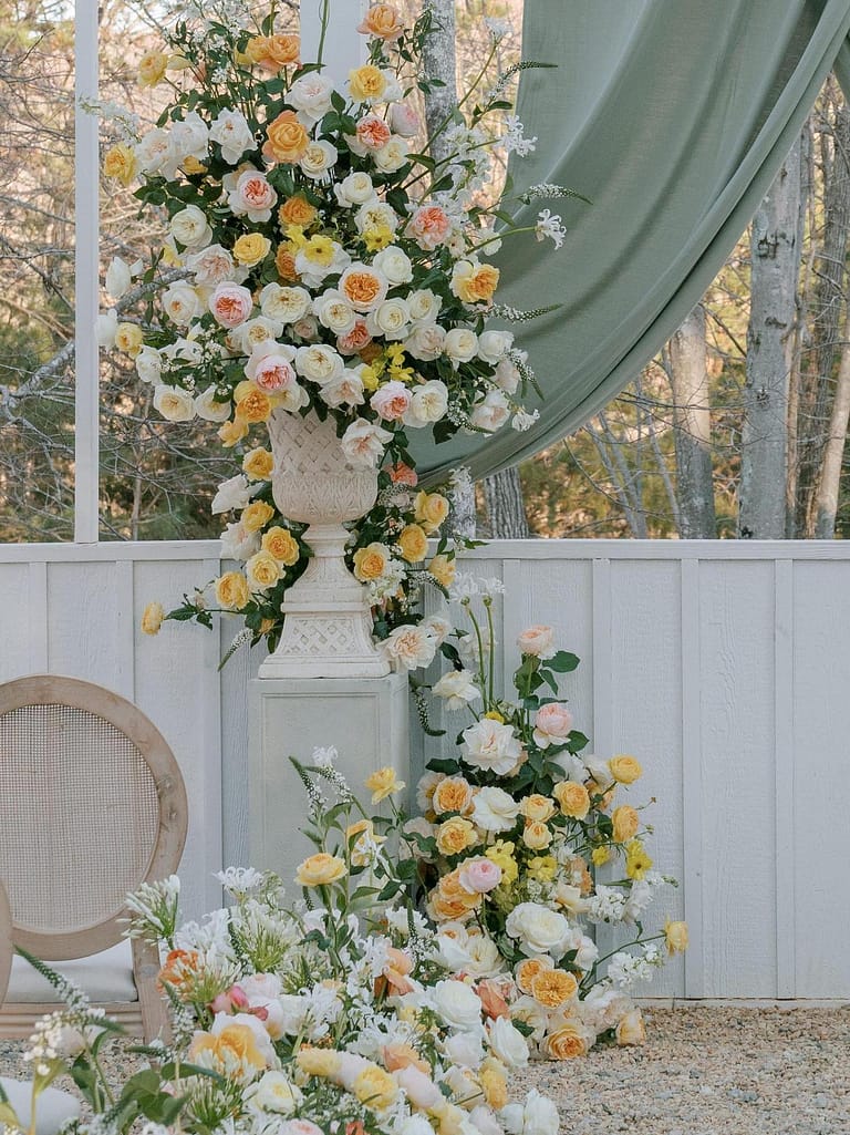 5 Top Tips To Dress Your Wedding Ceremony With Flowers - David Austin ...