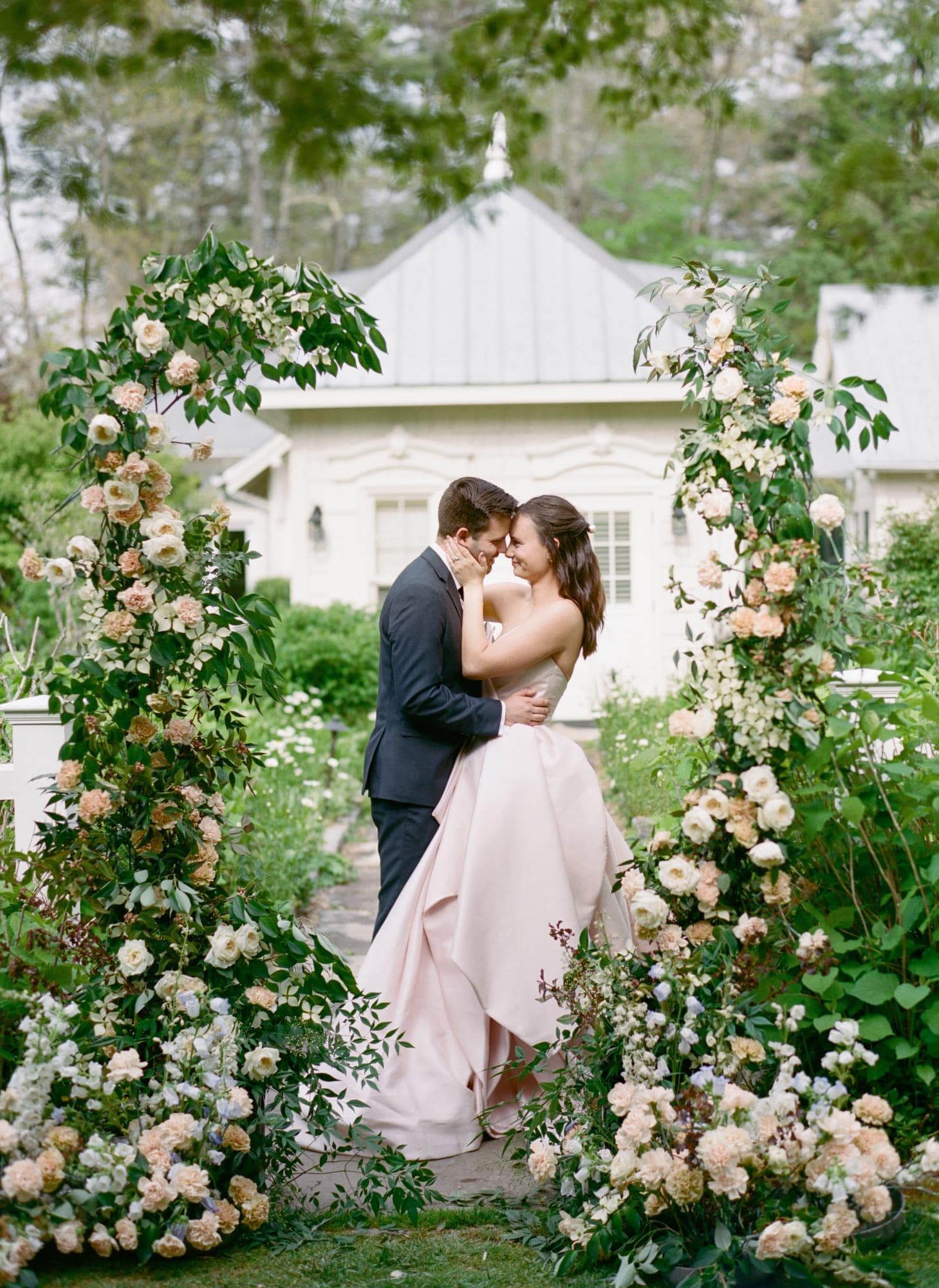 8 Outdoor Wedding Ceremony Styles - David Austin Wedding and Event Roses